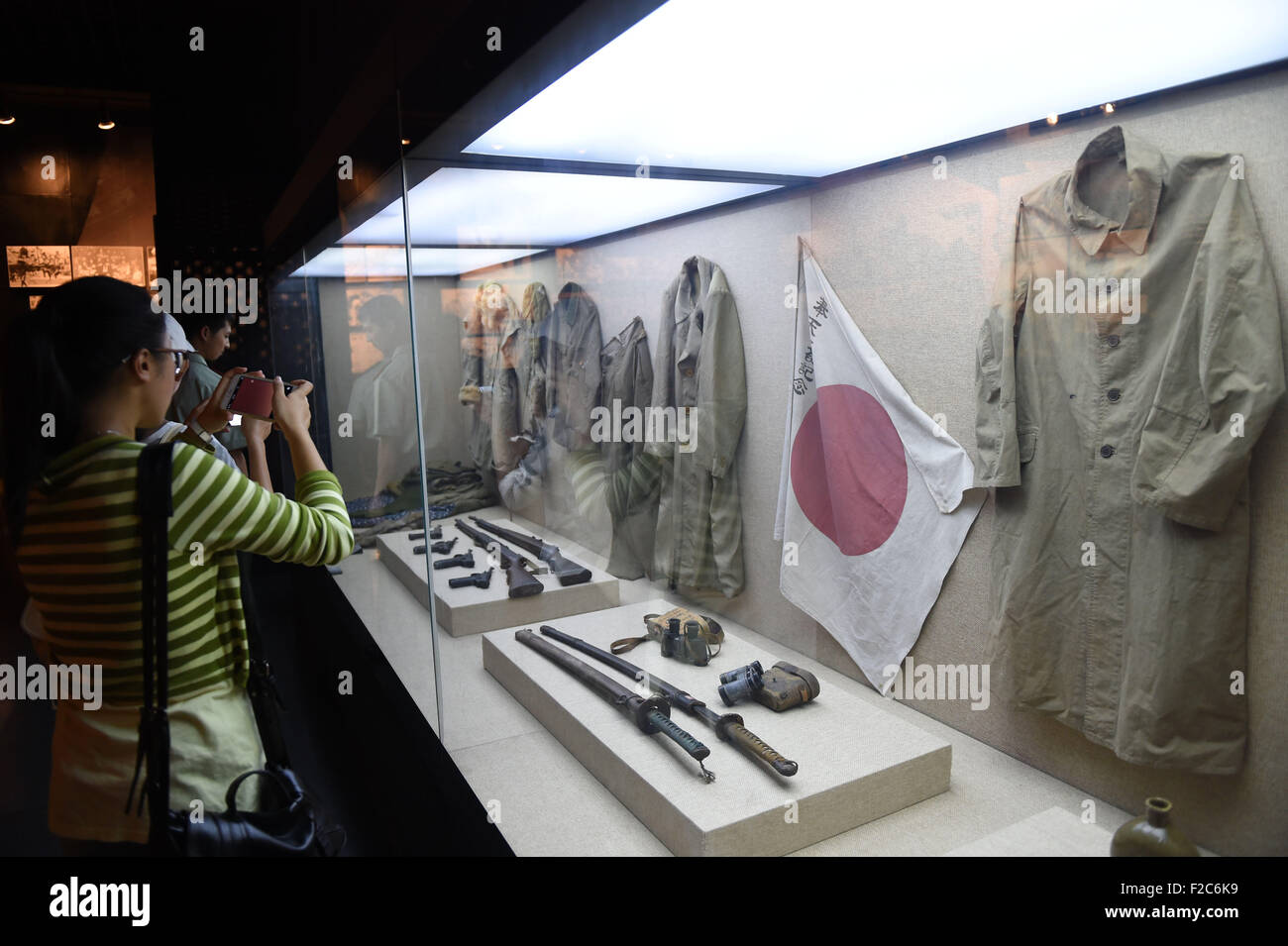 (150916) -- SHENYANG, Sept. 16, 2015 (Xinhua) -- People visit the "918 ...