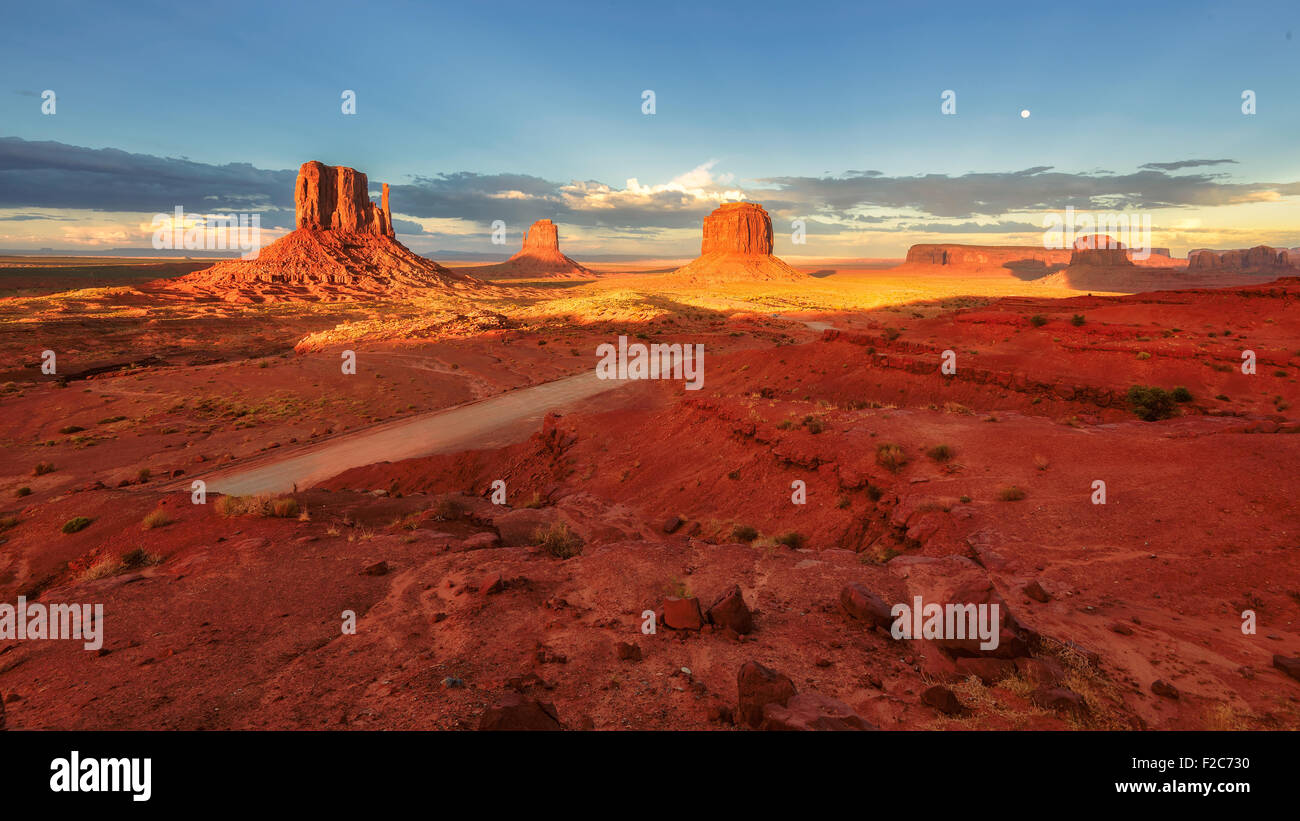 Monument Valley at sunset, Arizona-Utah state line, USA Stock Photo - Alamy