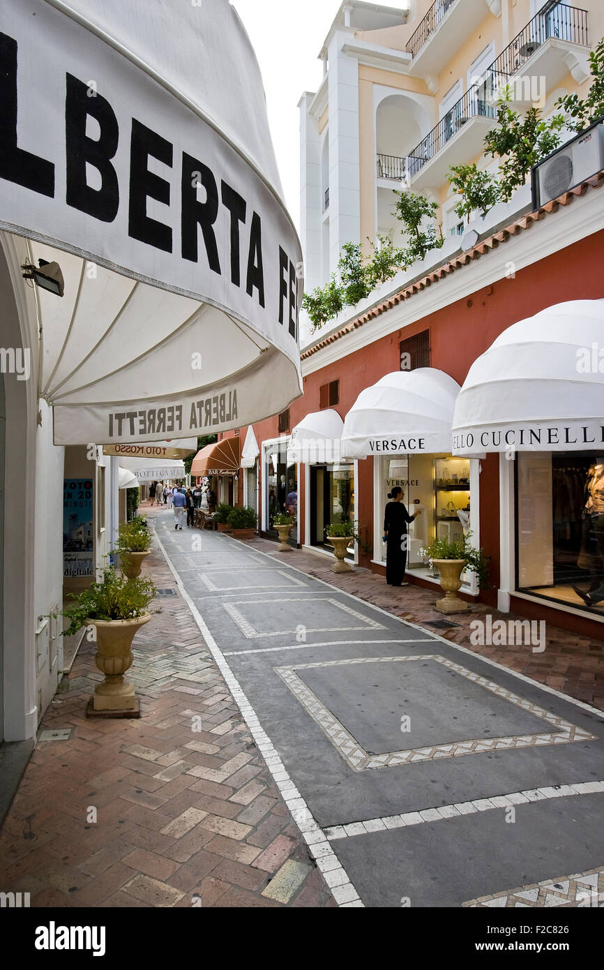 Narrow shopping street, Capri Italy Stock Photo - Alamy