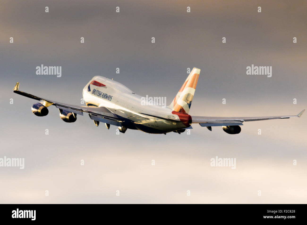 Boeing 747 takeoff hi-res stock photography and images - Alamy