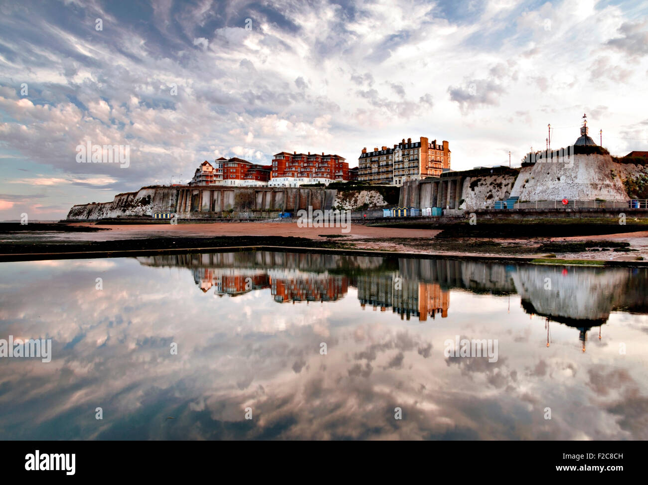Sea pool viking bay broadstairs hi-res stock photography and images - Alamy