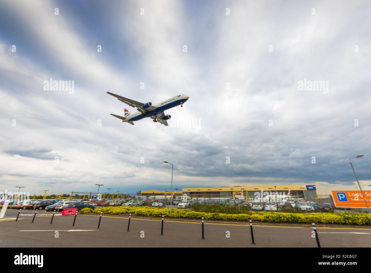 A British Airways Airbus A321 on final approach at London's Heathrow ...