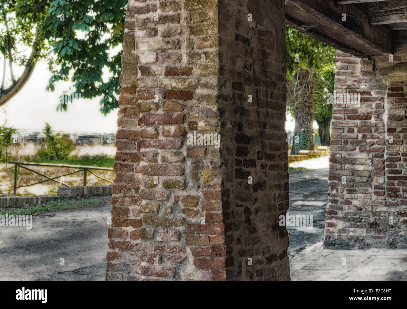 Column brick hi-res stock photography and images - Alamy