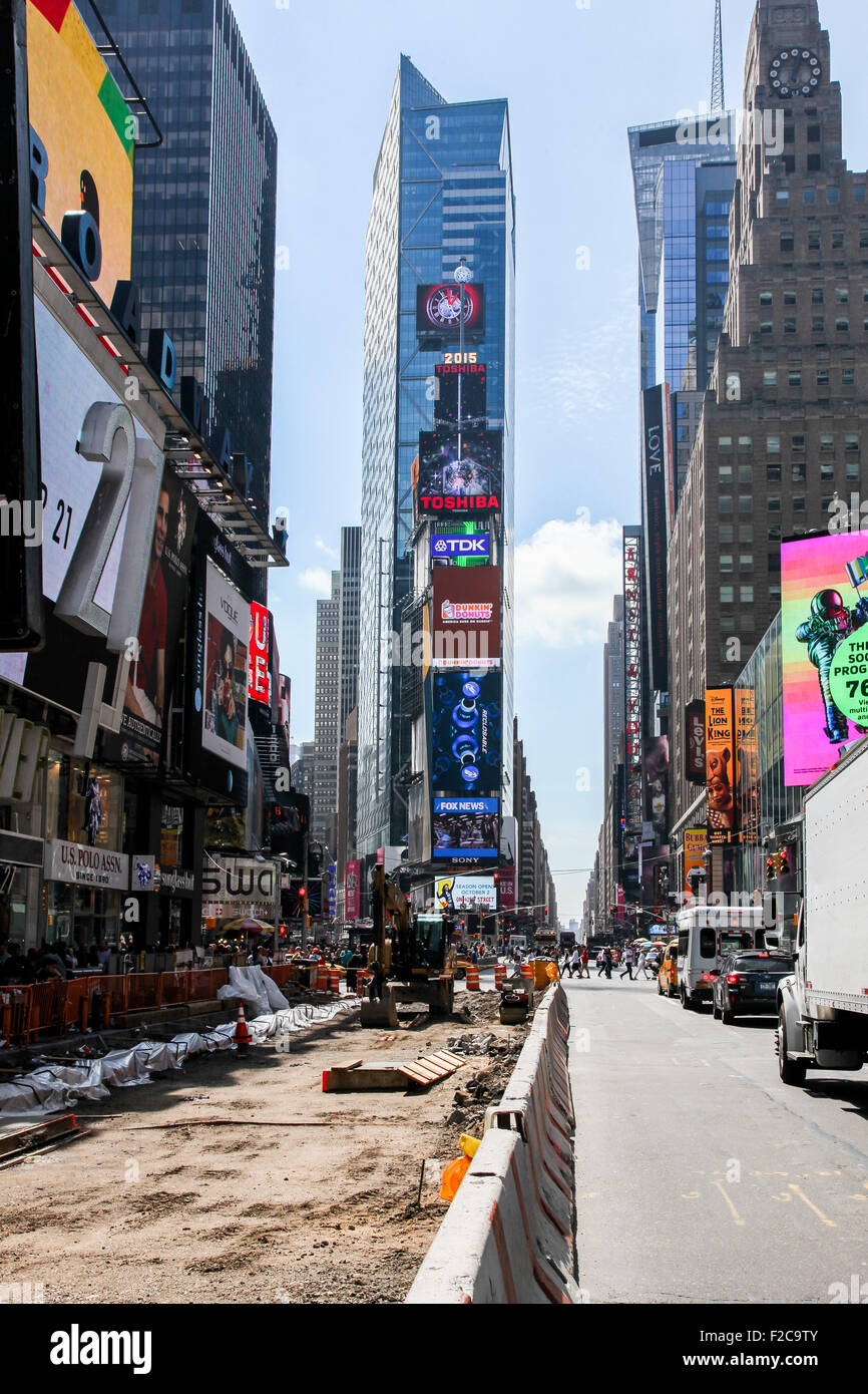 Time square street view hi-res stock photography and images - Alamy