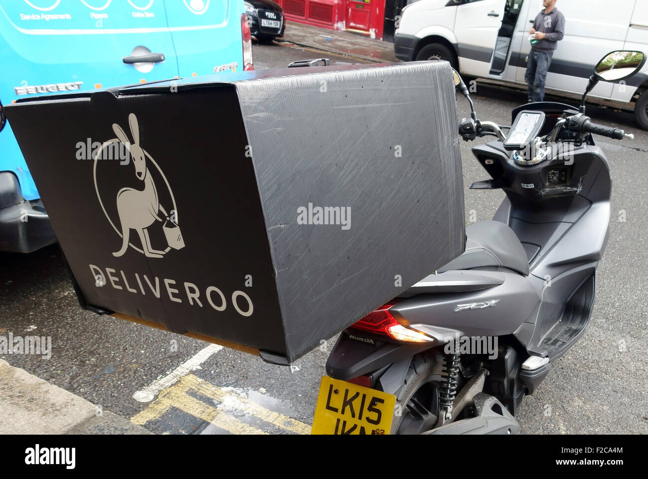 Deliveroo restaurant food delivery moped and driver, London Stock Photo ...