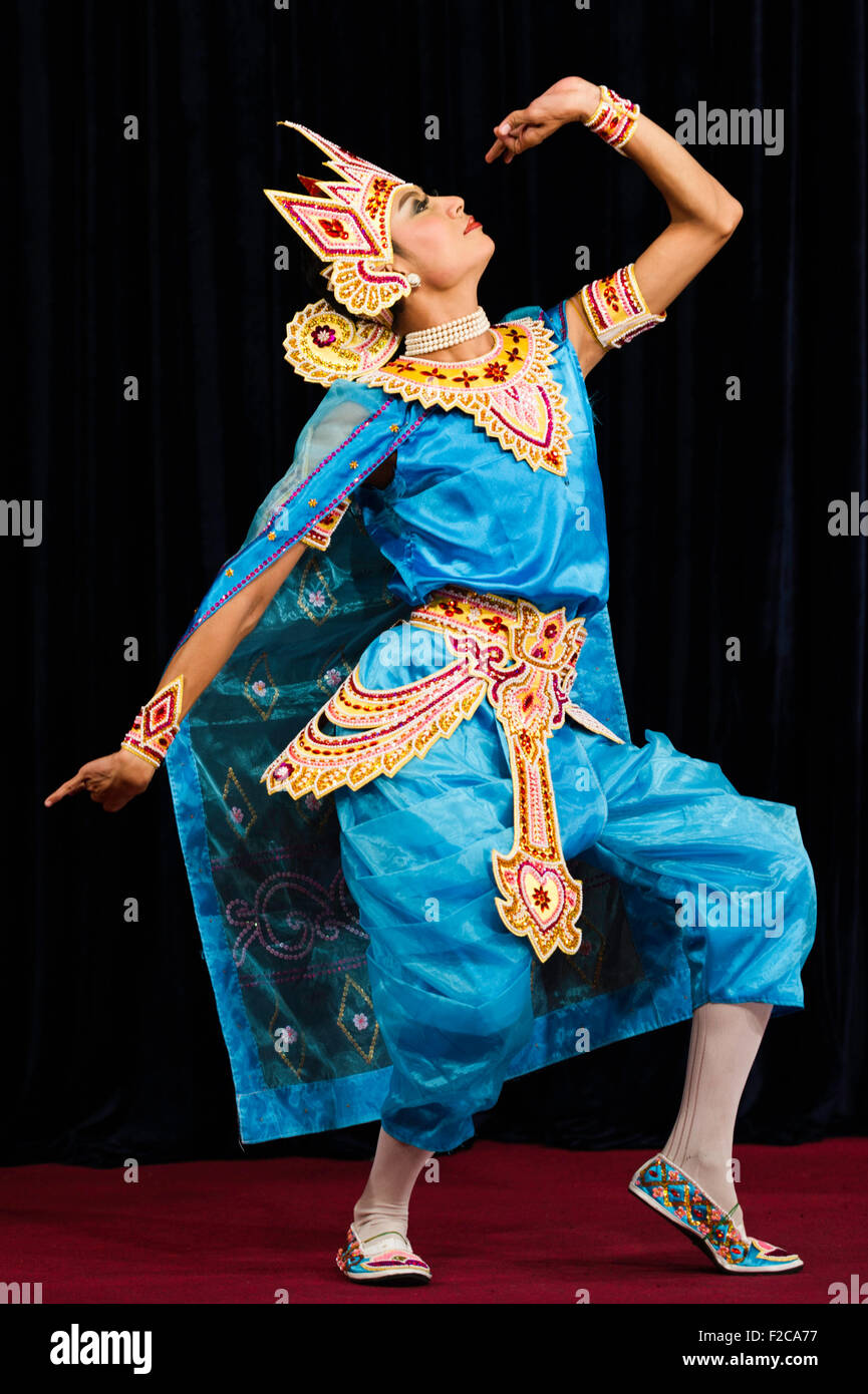 Burmese dancer - Yangon, Myanmar Stock Photo - Alamy
