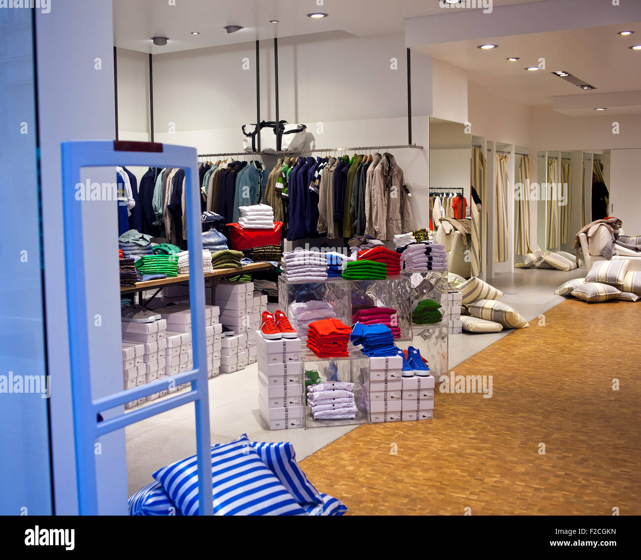 Clothes racks department store hi-res stock photography and images - Alamy