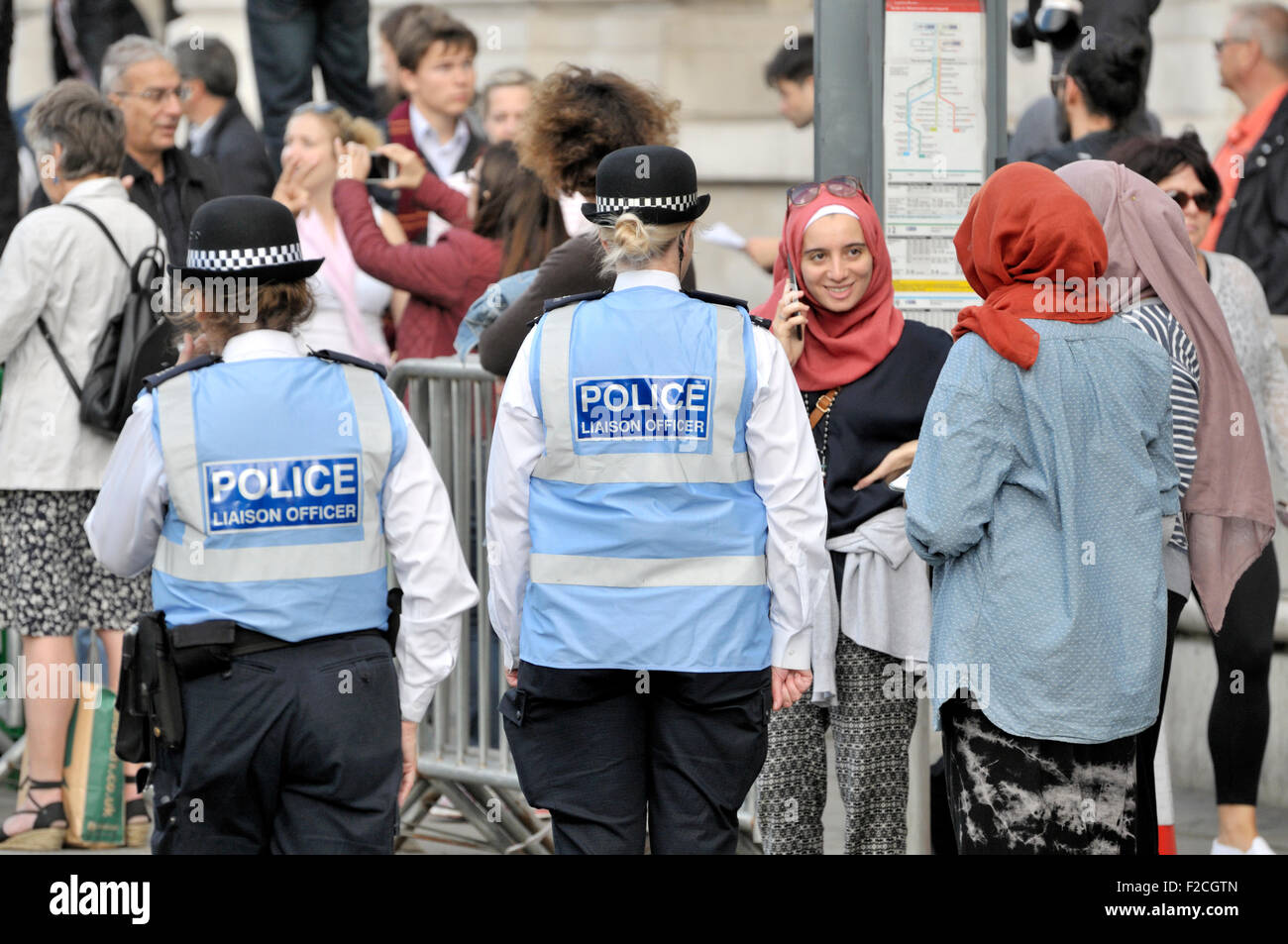 British muslim police woman hi-res stock photography and images - Alamy