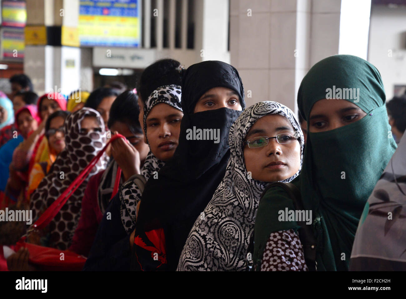 Indian train packed hi-res stock photography and images - Alamy
