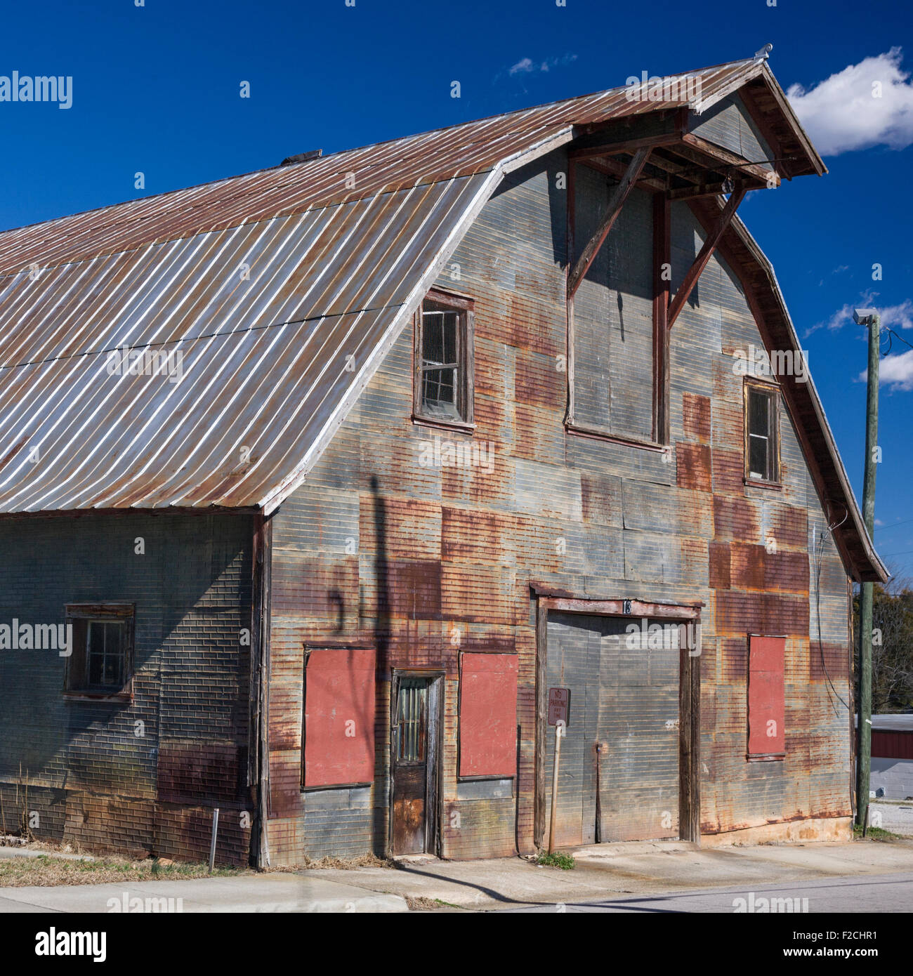 Tobacco barn hi-res stock photography and images - Alamy