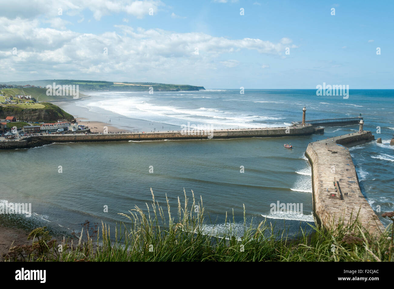 Whitby harbour lighthouses High Resolution Stock Photography and Images ...