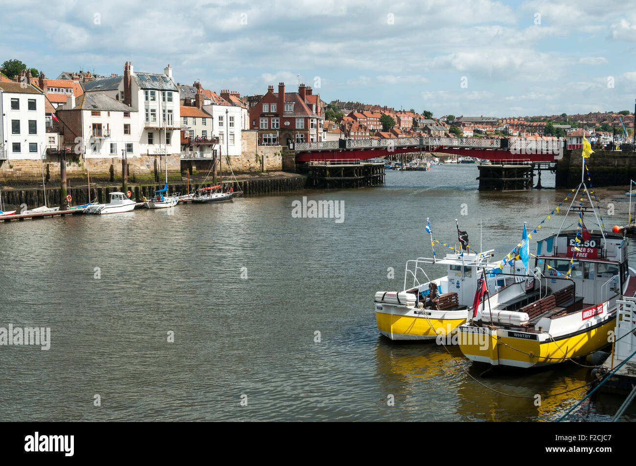 Whitby swing bridge harbour hi-res stock photography and images - Alamy