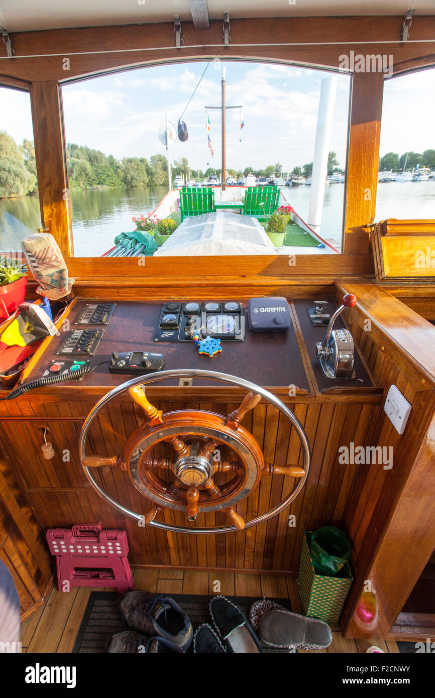 Cockpit boat hi-res stock photography and images - Alamy