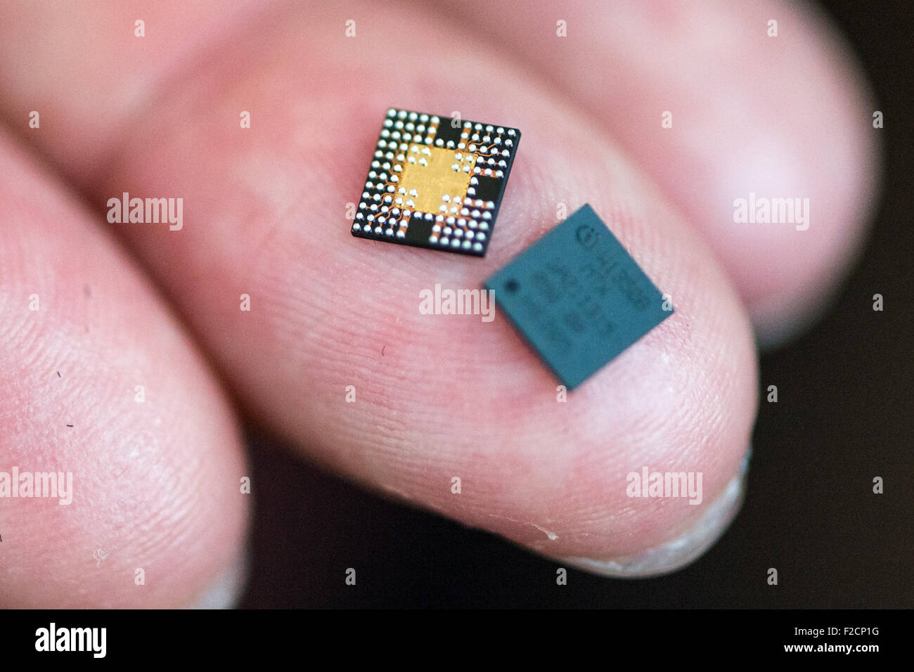 A man holds the piece of technology from the team "Neue ...