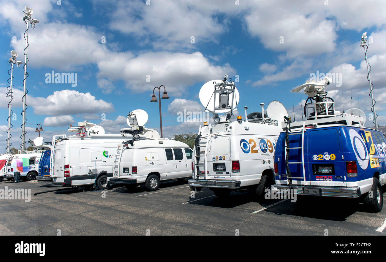 Satellite trucks hi-res stock photography and images - Alamy