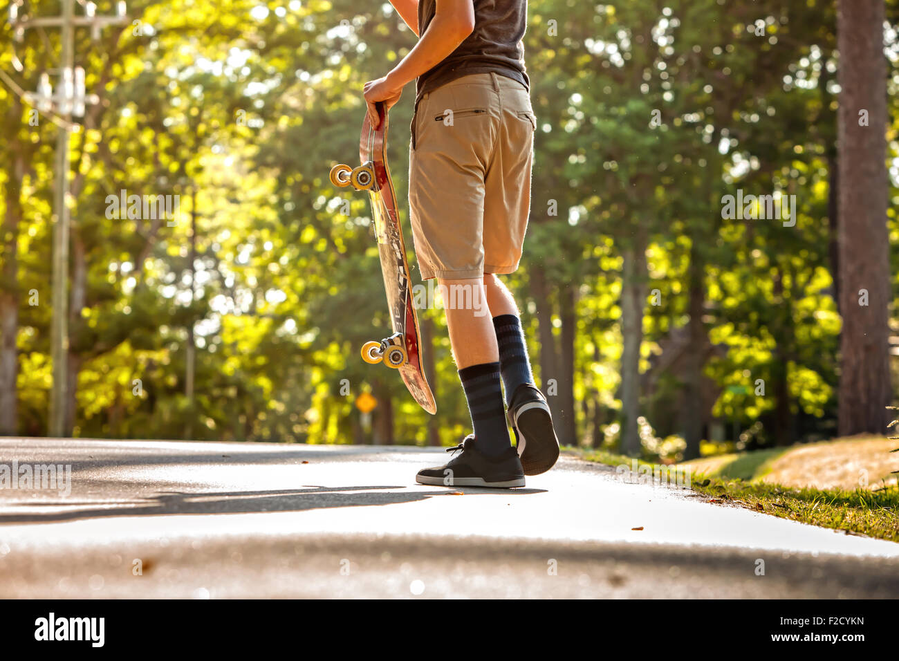 Boy skateboarding hi-res stock photography and images - Alamy