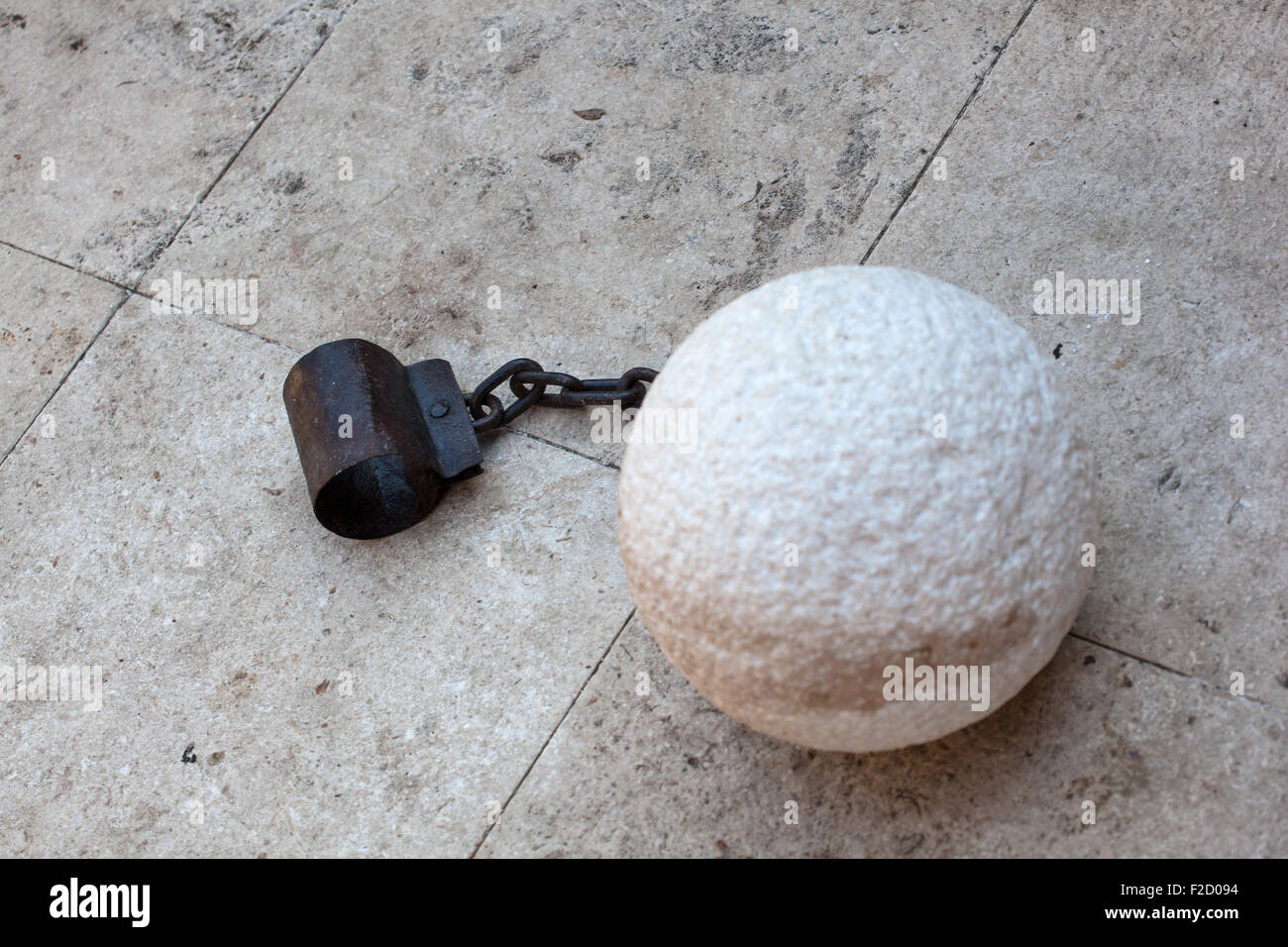 Photo of a prisoner ball and chain Stock Photo - Alamy