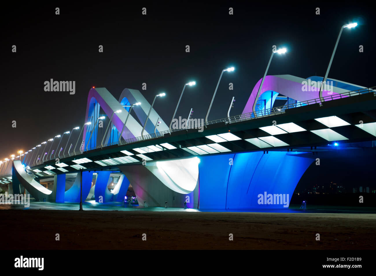 Main bridge in Abu Dhabi, Emirates at night Stock Photo - Alamy