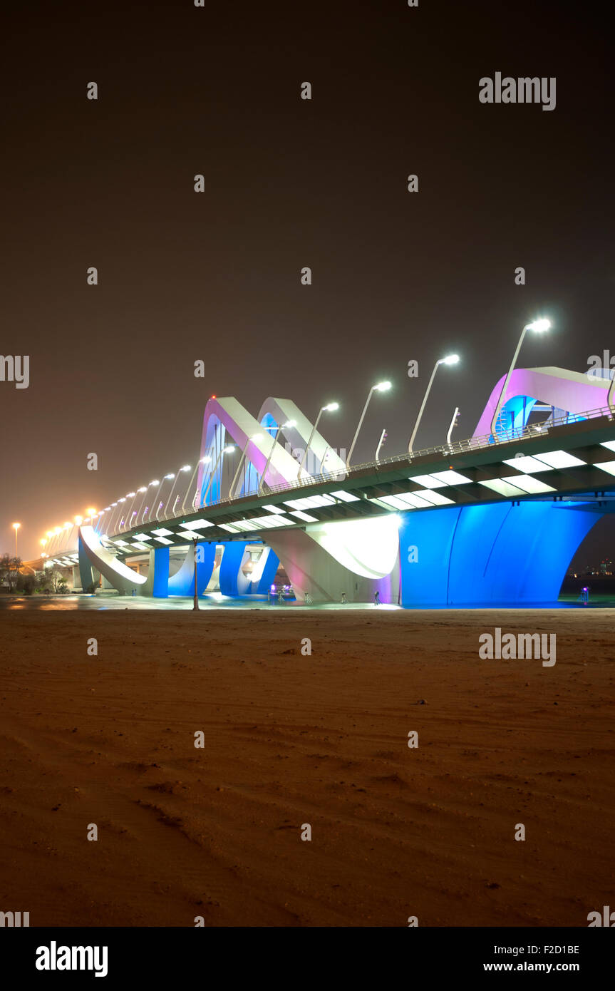 Main bridge in Abu Dhabi, Emirates at night Stock Photo - Alamy