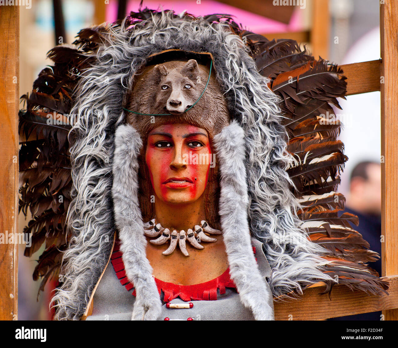 Sculpture of a Native American with headdress Stock Photo - Alamy