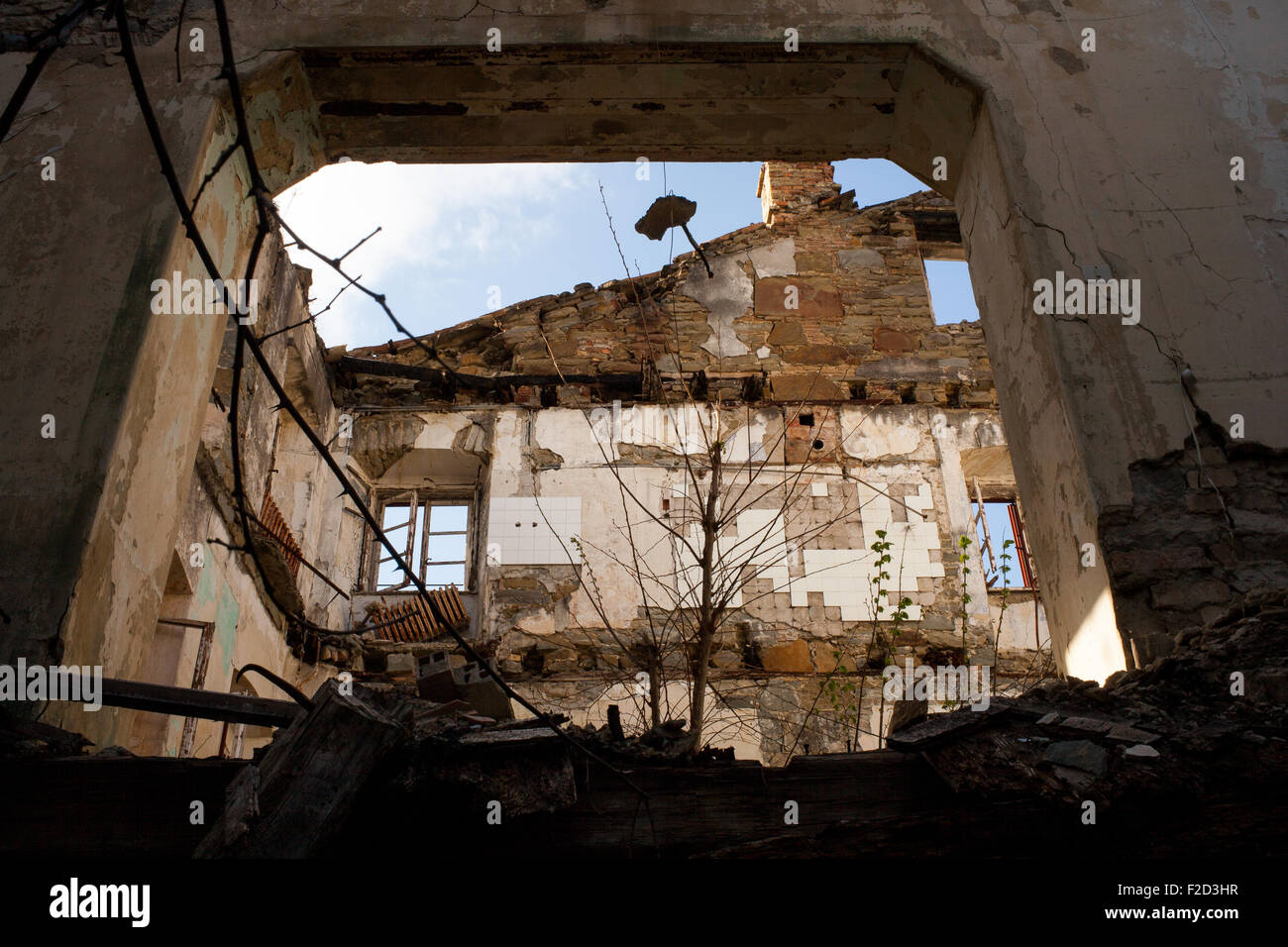 View of demolished house with rubble and cracked wall Stock Photo - Alamy