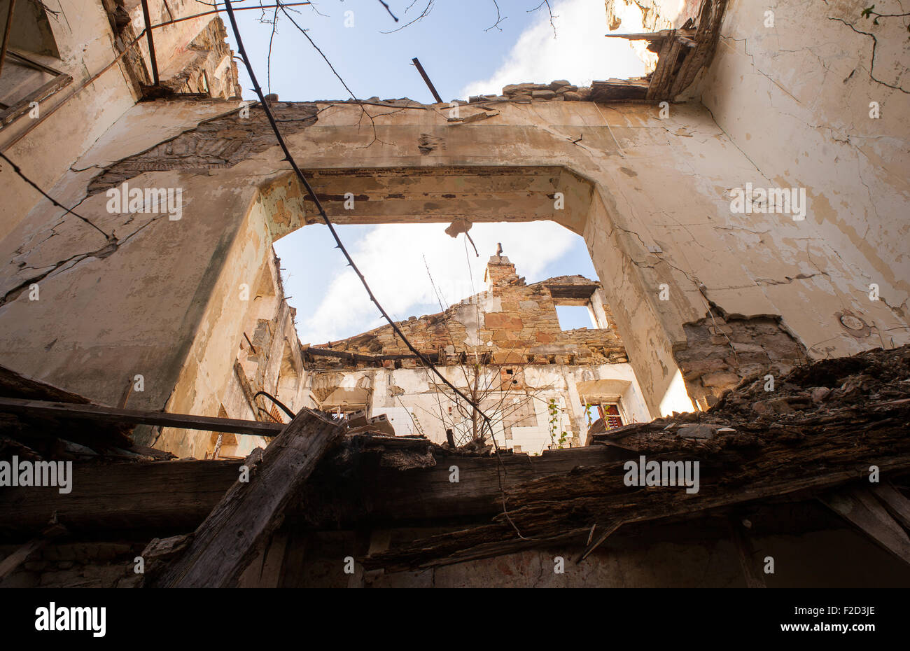 View of demolished house with rubble and cracked wall Stock Photo - Alamy
