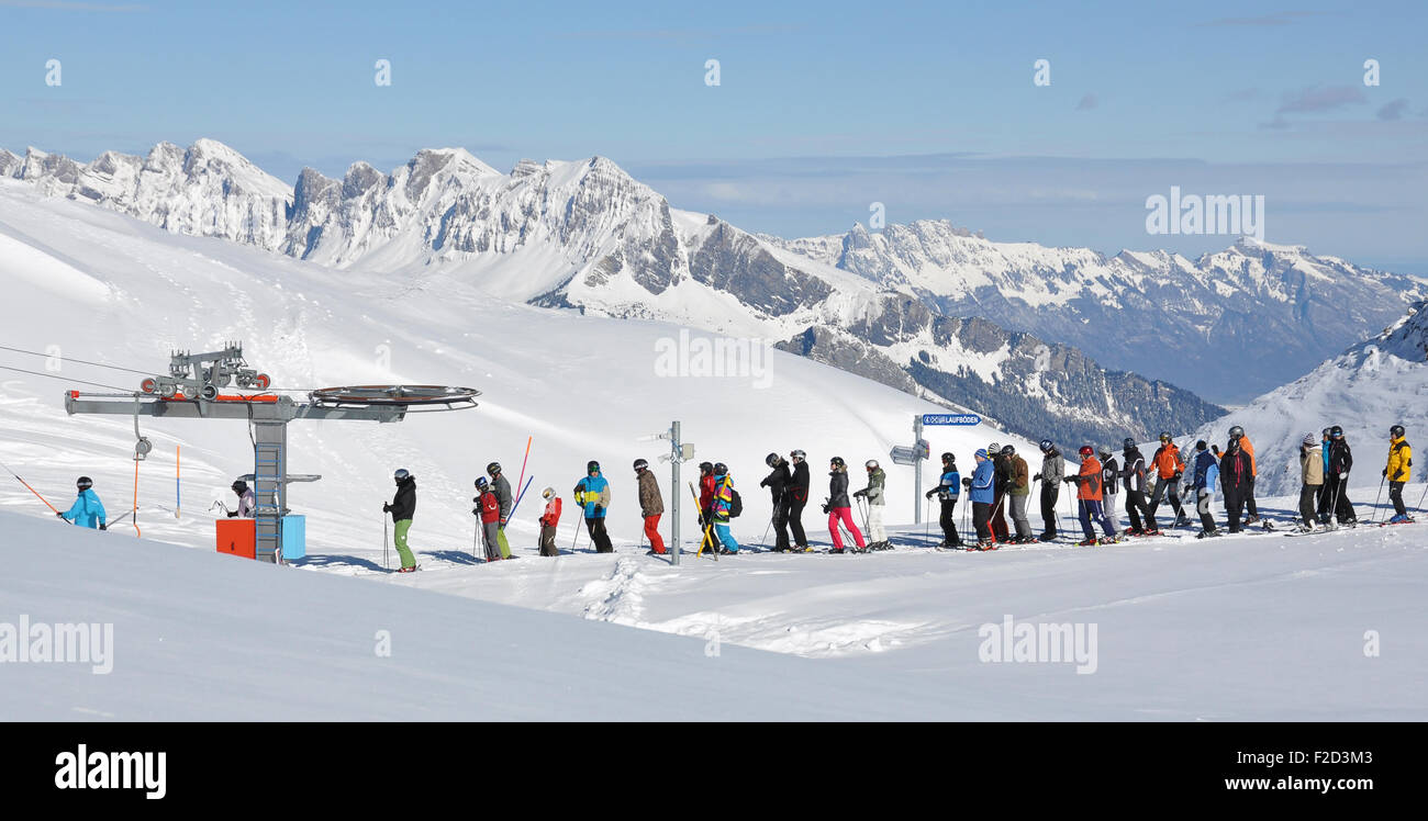 Queue for lift hi-res stock photography and images - Alamy