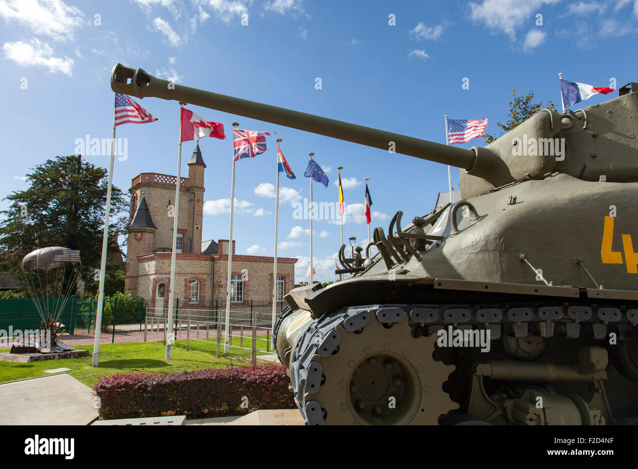 Ww2 sherman tank hi-res stock photography and images - Alamy