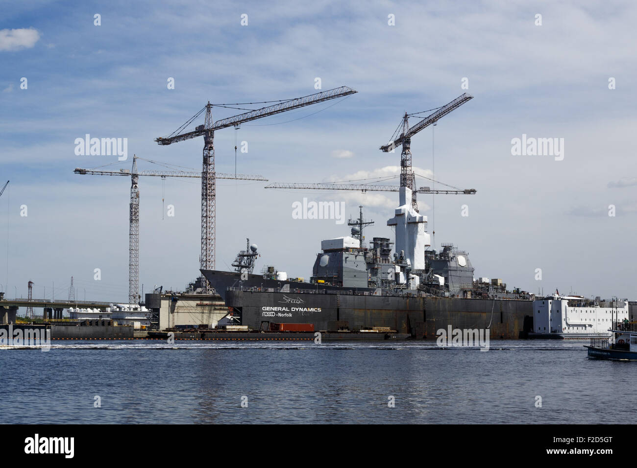 USS Vella Gulf (CG-72) in dry dock in GENERAL DYNAMICS NASSCO shipyard ...