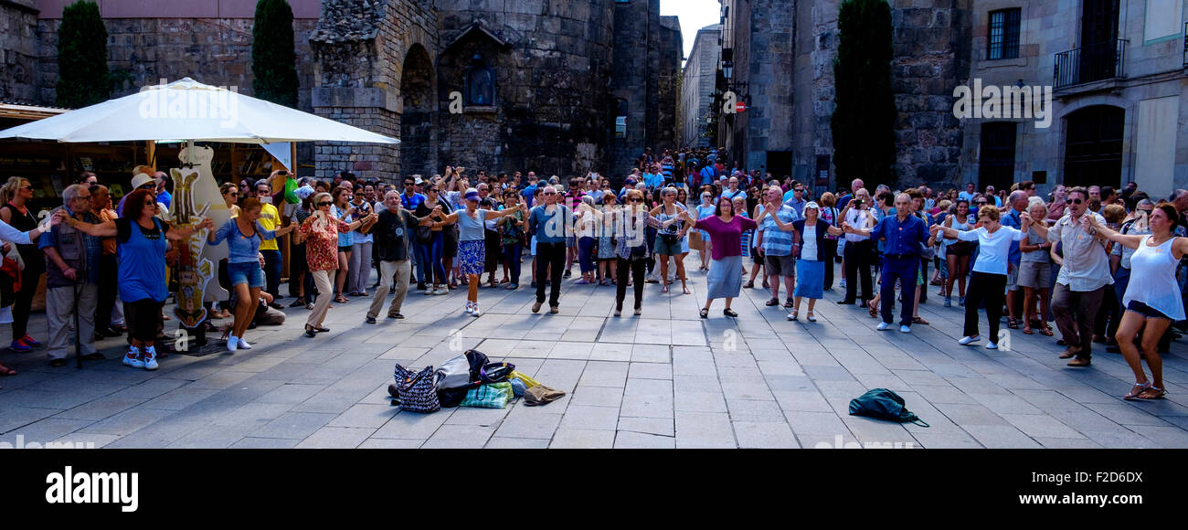 Barcelona traditional dance cathedral hi-res stock photography and ...