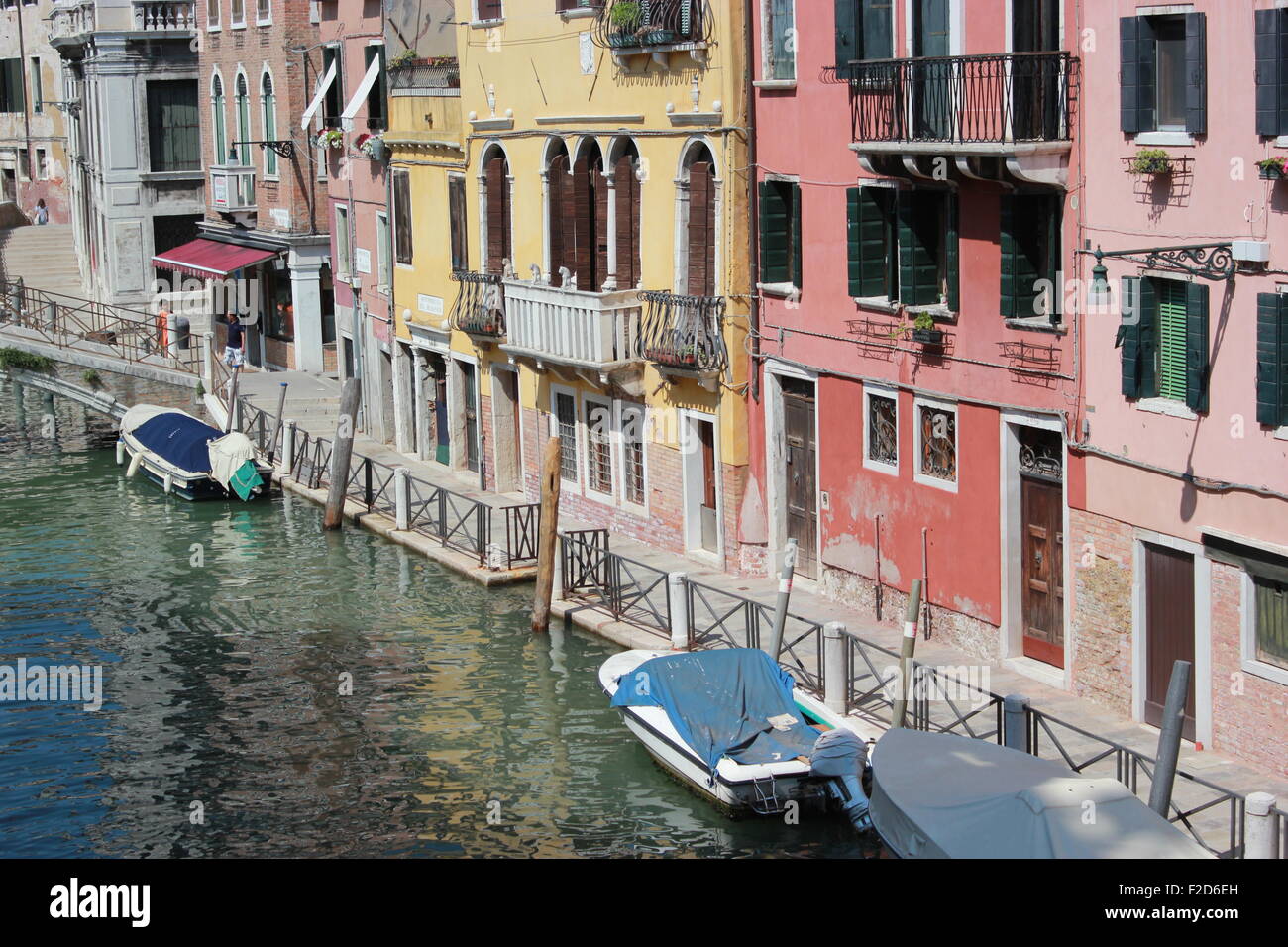 Boats moored by a street in Venice Stock Photo - Alamy