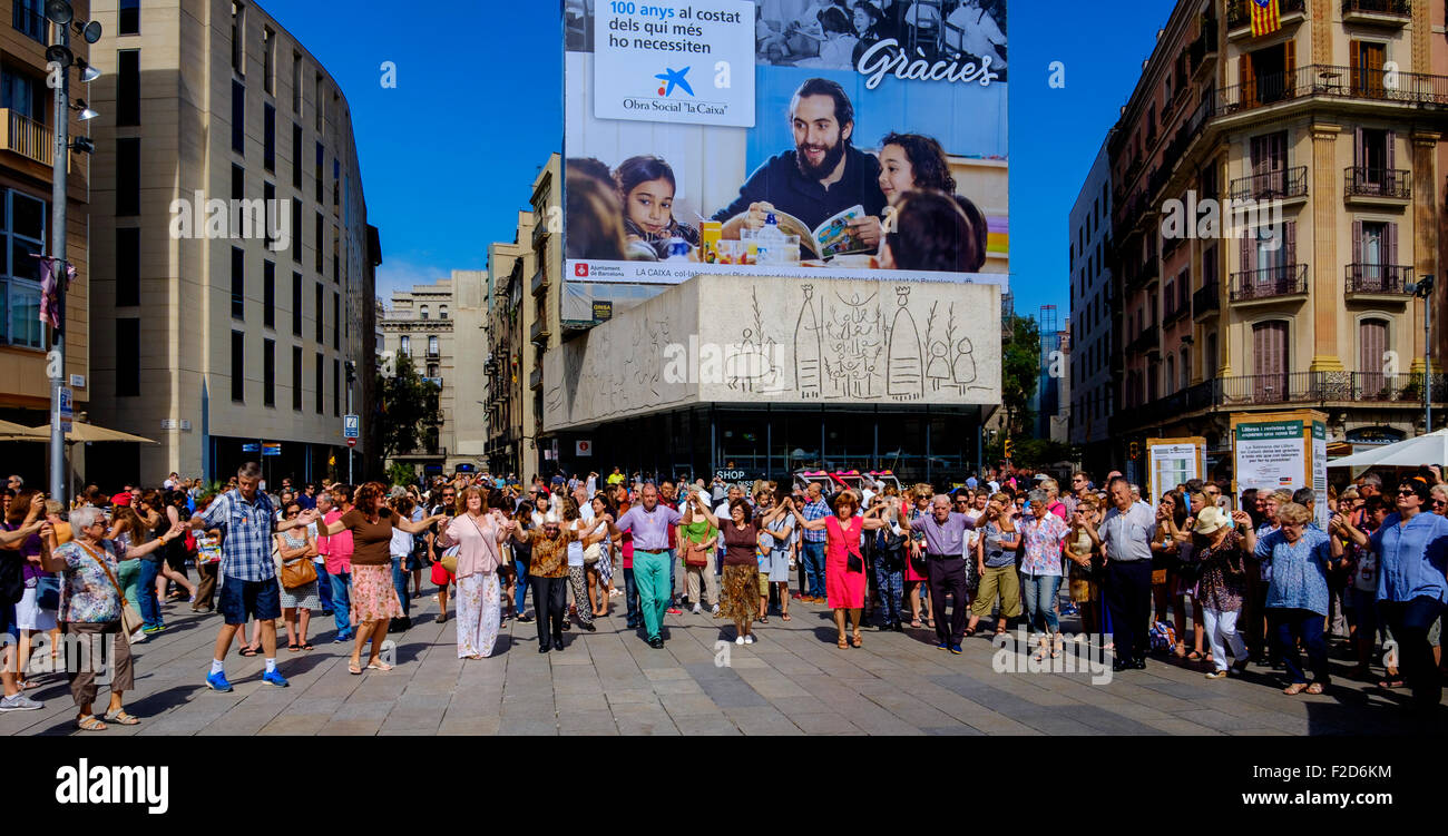 Barcelona traditional dance hi-res stock photography and images - Alamy