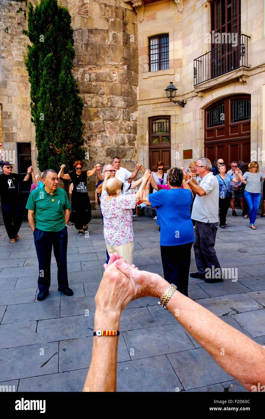 Catalunya dance hi-res stock photography and images - Alamy