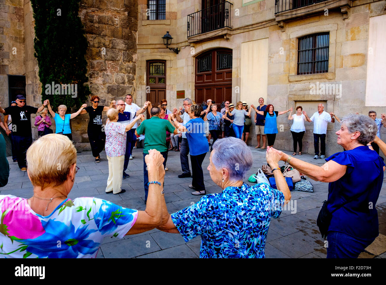 Barcelona traditional dance cathedral hi-res stock photography and ...