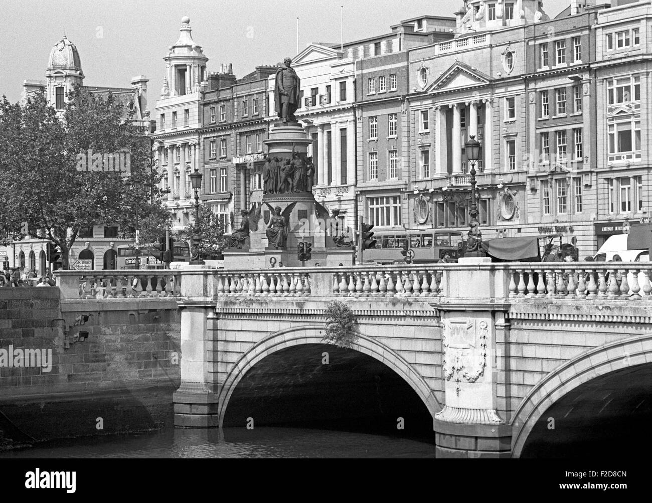 O'connell bridge dublin ireland Black and White Stock Photos & Images ...