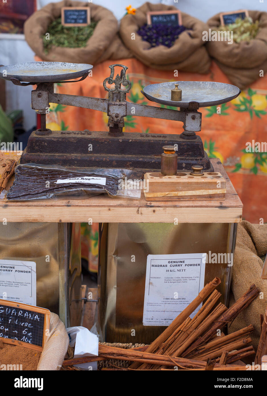 Vintage scale hi-res stock photography and images - Alamy