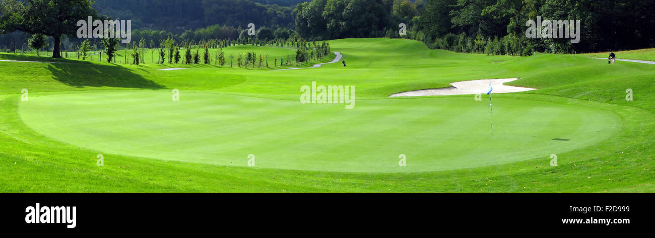 Golf course panoramic flag hi-res stock photography and images - Alamy