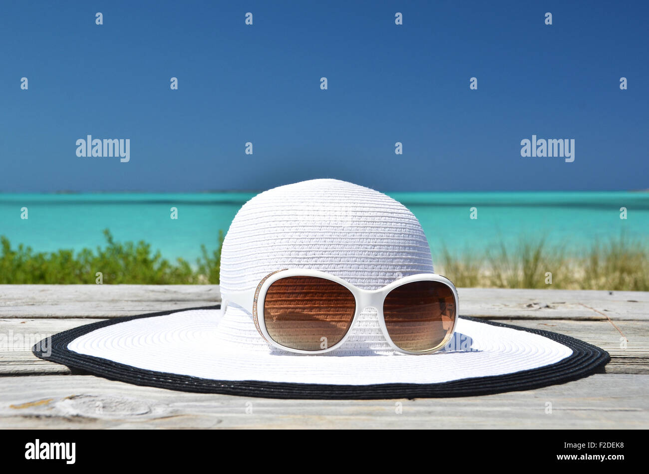 Hat and sunglasses on the beach of Exuma, Bahamas Stock Photo - Alamy