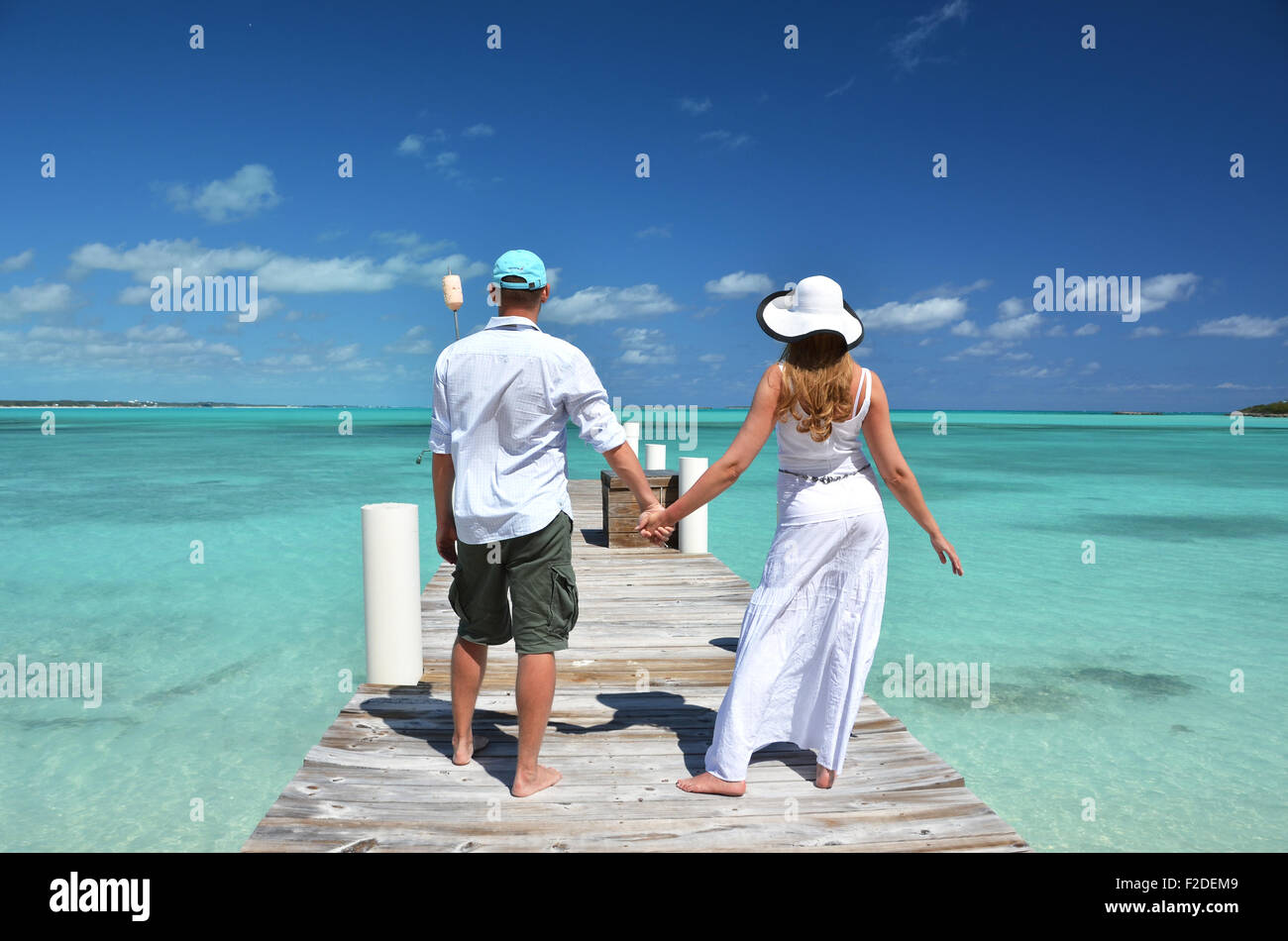 Bahamas jetty couple hi-res stock photography and images - Alamy