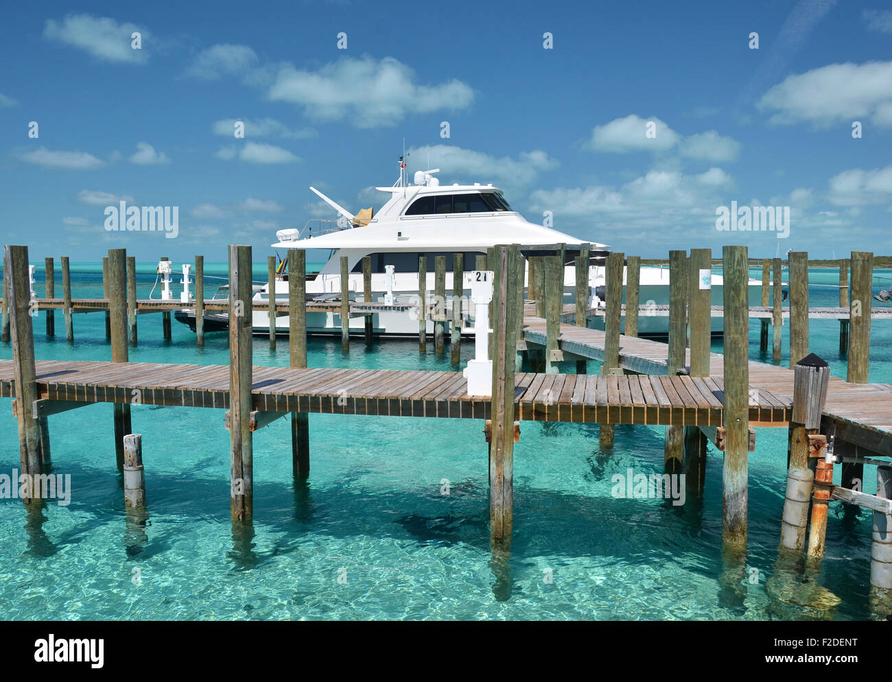 Paradise island bridge bahamas hi-res stock photography and images - Alamy