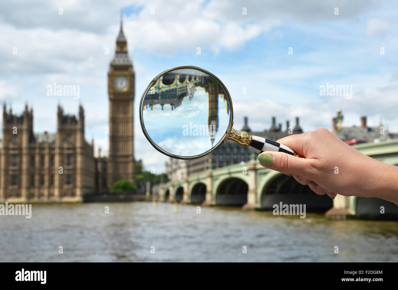 Water lens magnifying glass hi-res stock photography and images - Alamy
