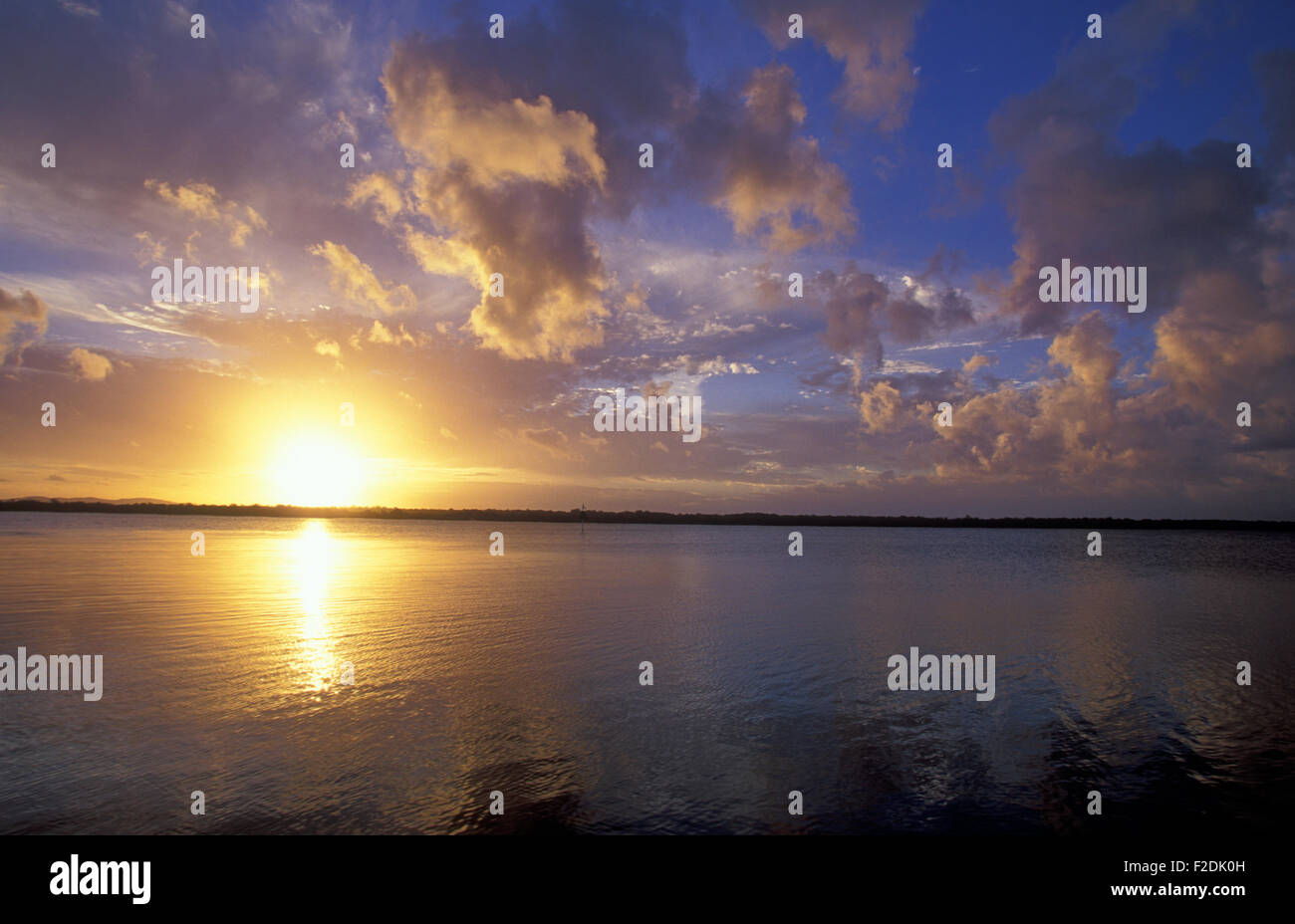 SUN SETTING OVER THE WATERS OF SOUTH STRADBROKE ISLAND, MORETON BAY ON ...