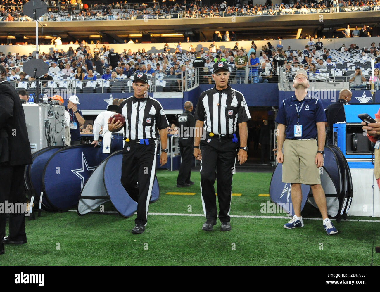 Referree nfl hi-res stock photography and images - Alamy