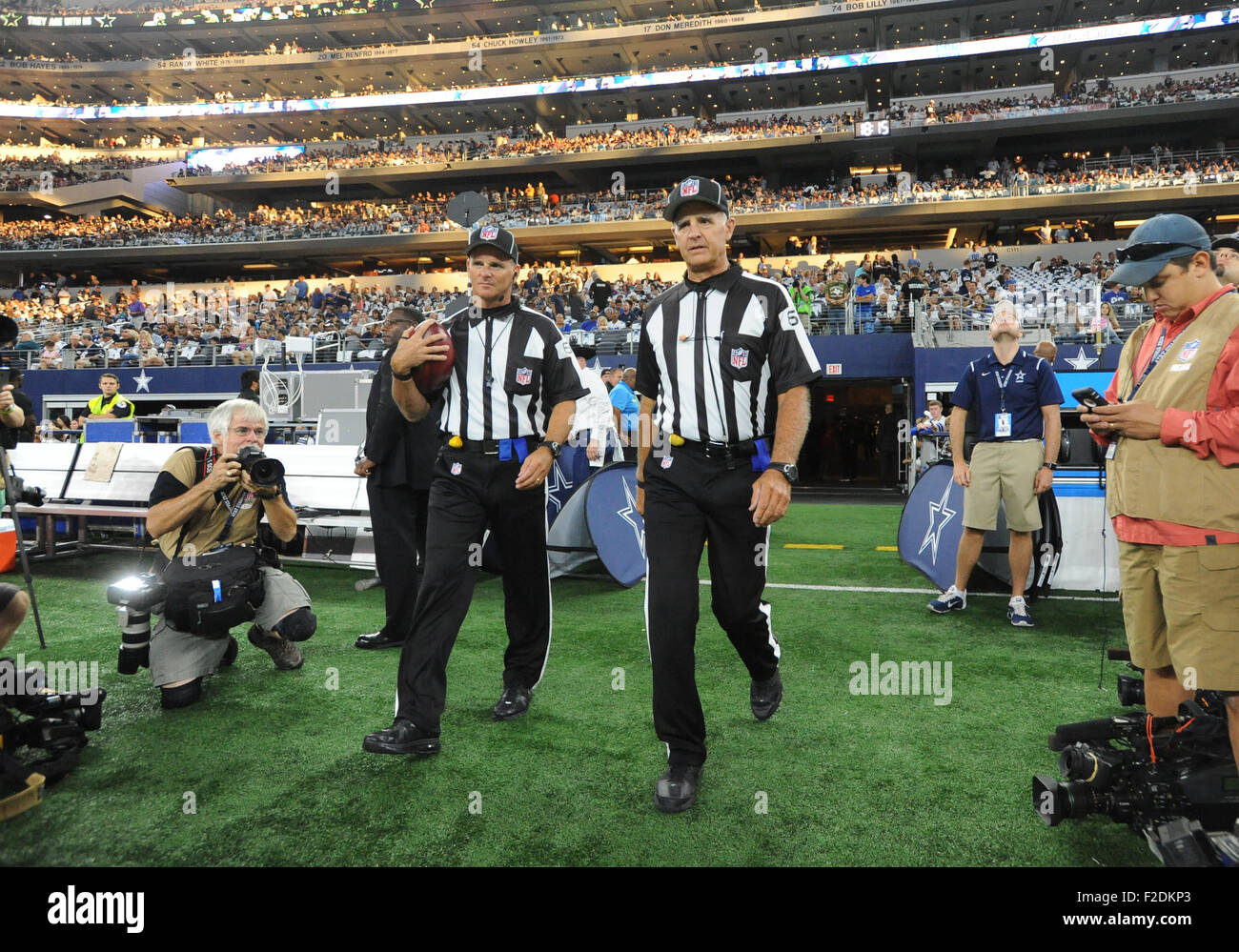 Referree nfl hi-res stock photography and images - Alamy