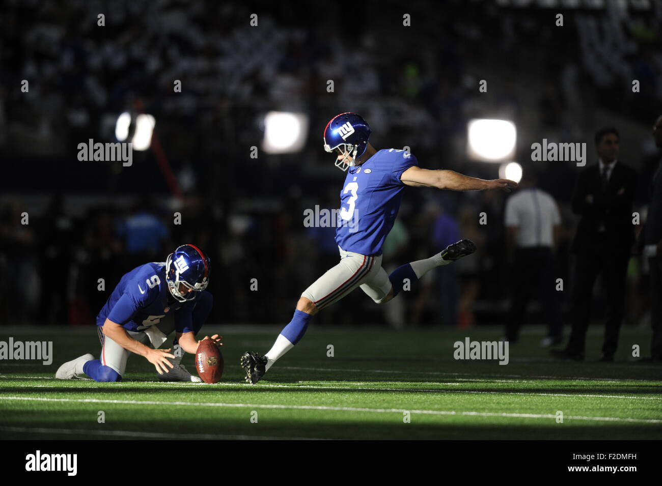 Sep 13, 2015: New York Giants kicker Josh Brown #3 warms up before an ...