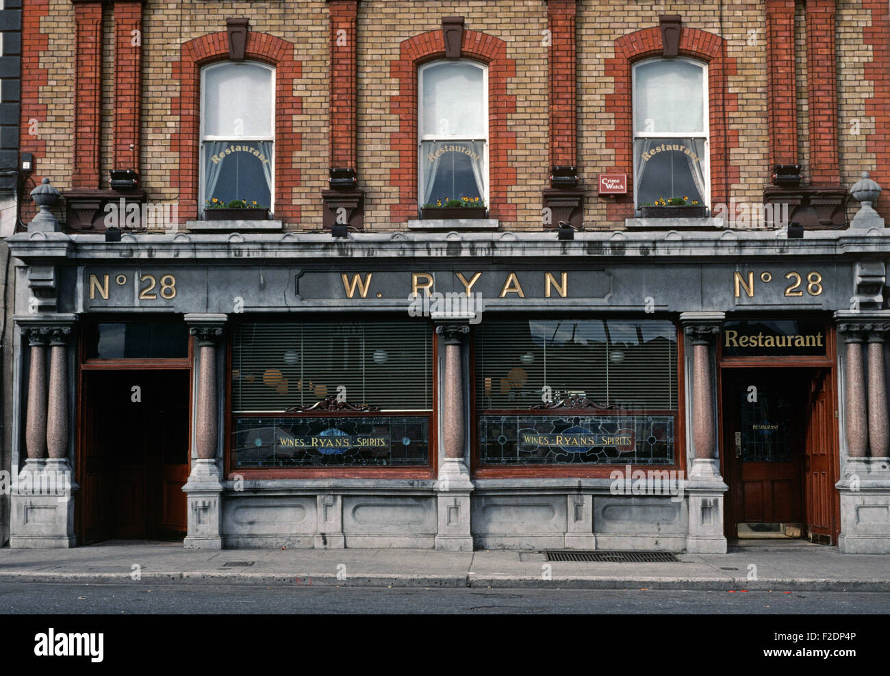 Ryans bar hi-res stock photography and images - Alamy