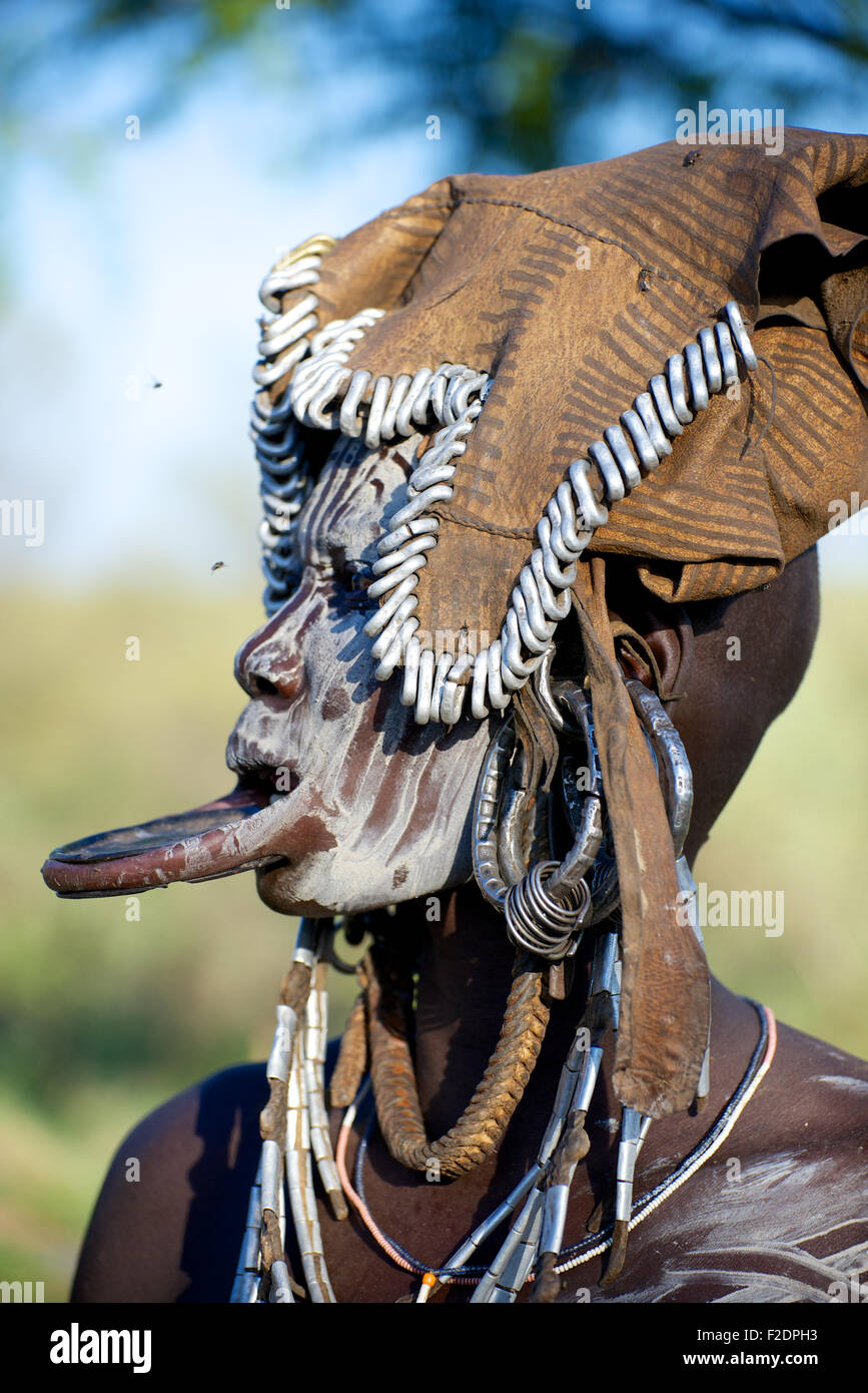 Ethiopia tribe donga hi-res stock photography and images - Alamy