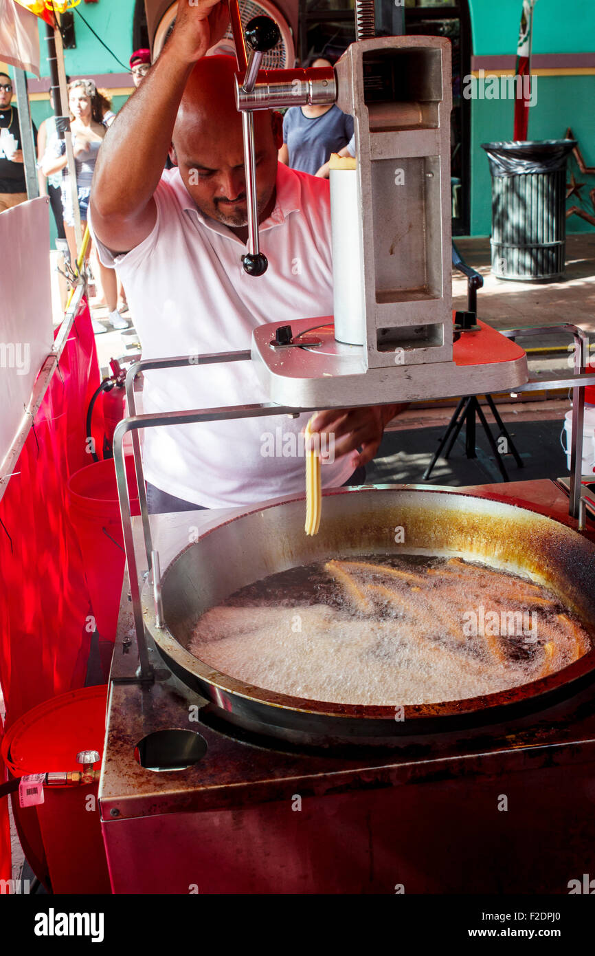 man frying churros fried mexican dessert Stock Photo - Alamy