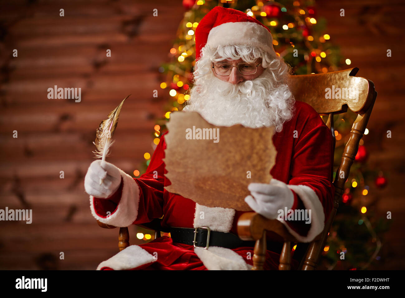 Santa reading letter hi-res stock photography and images - Alamy