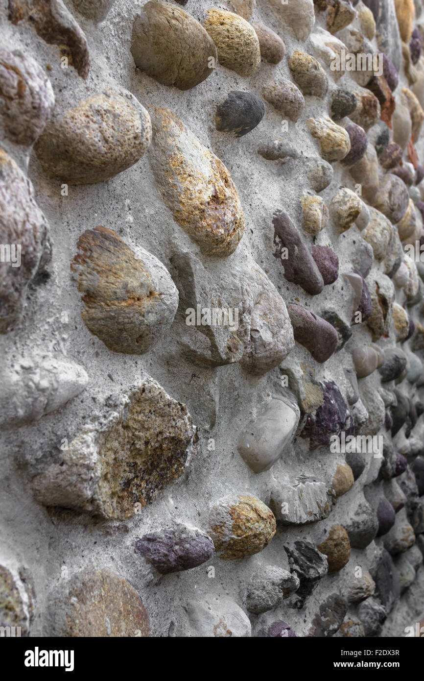 Stone wall rounded stones hi-res stock photography and images - Alamy